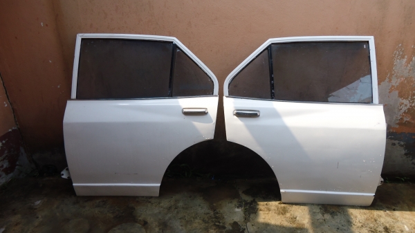 ประตูคู่หลัง TOYOTA RT81ครับ - Truck2Hand.com