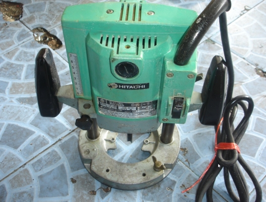 ขายเร้าเตอร์ทำบัว 1,300w. HITACHI plunge router TR12 - Truck2Hand.com