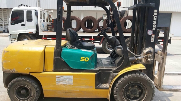 ขายรถkomatsu fd50t-7ดีเชล เกียรออโต้ - Truck2Hand.com